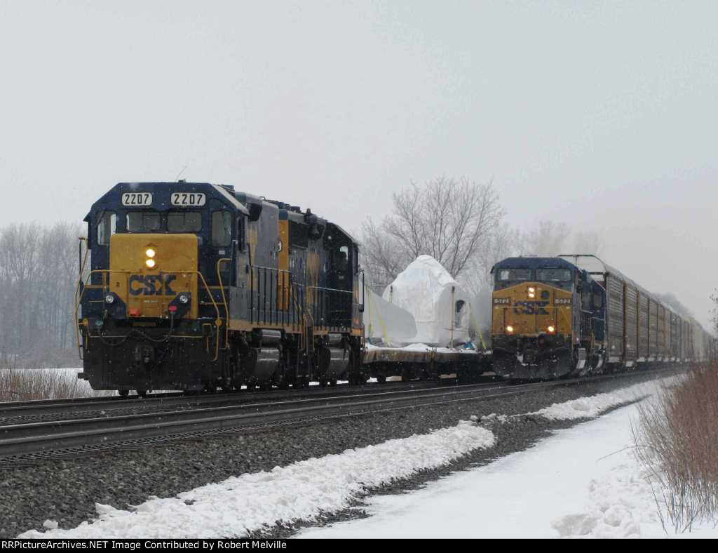 CSX 572 leads autoracks east past pushers CSX 2207 and 6436